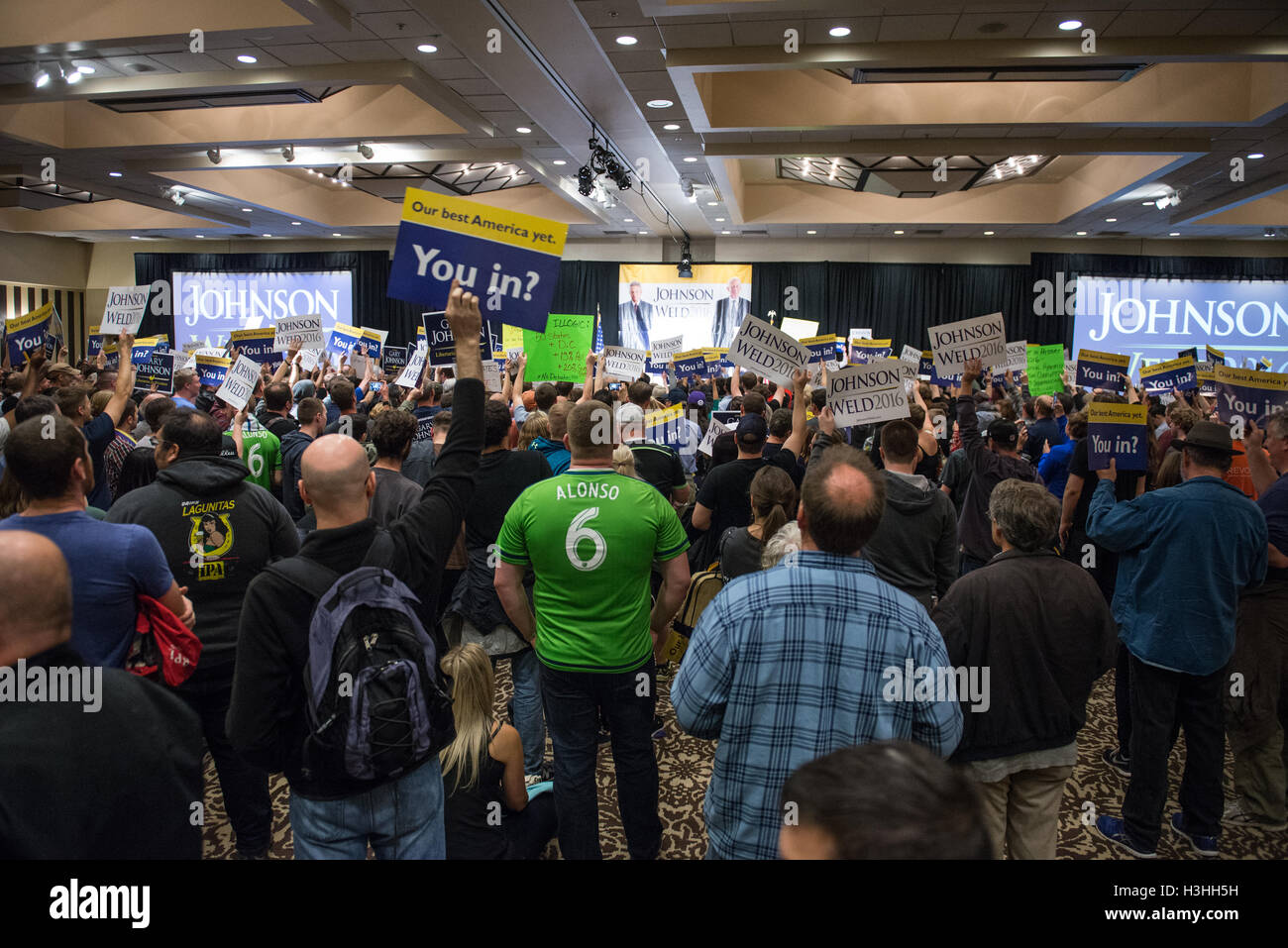 Johnson/Weld presidential rally attendees wait for Libertarian ...