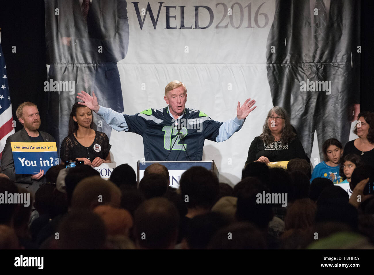 Vice Presidential candidate Governor Bill Weld speaks at the Johnson ...