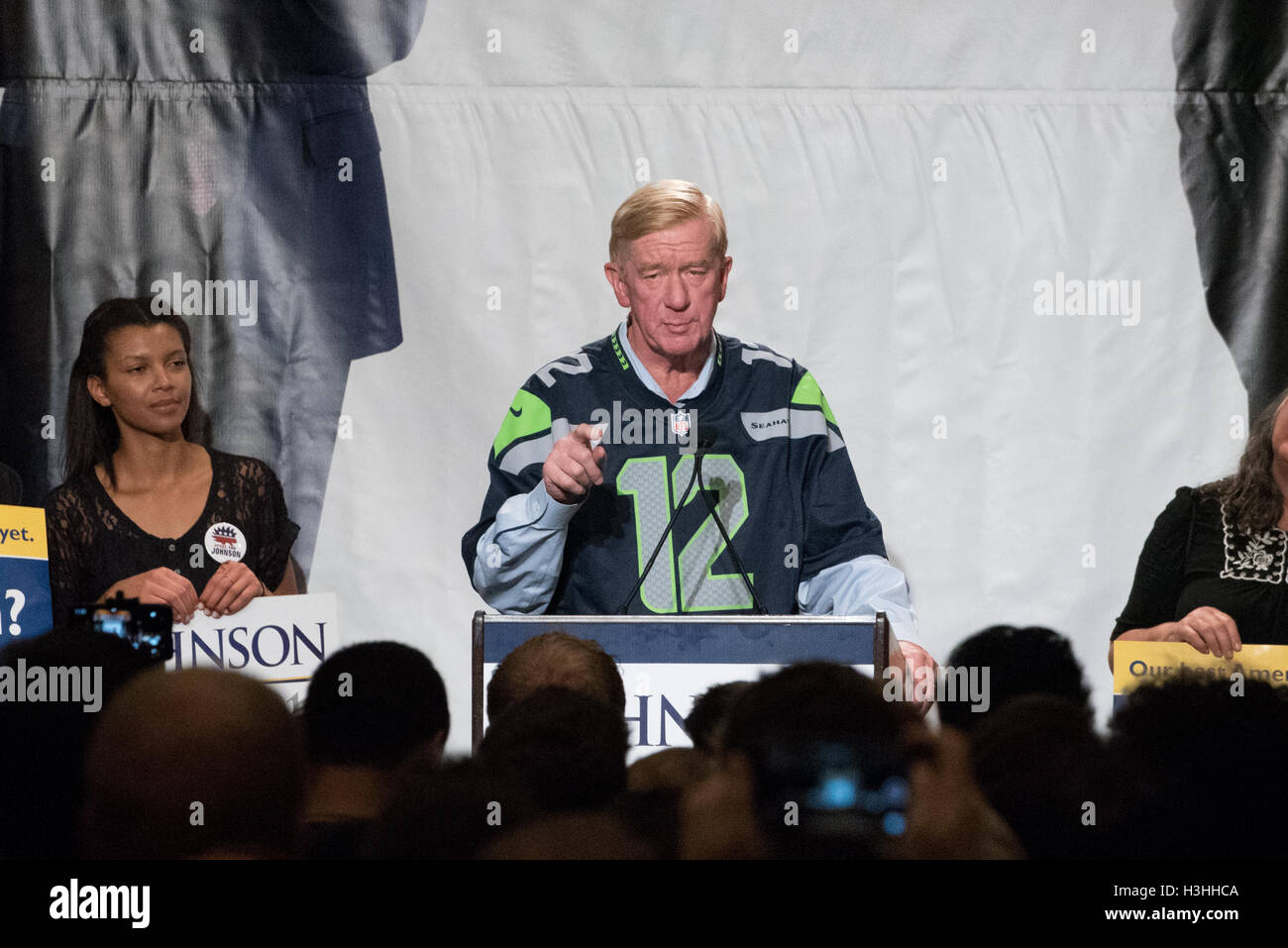 Vice Presidential candidate Governor Bill Weld speaks at the Johnson ...