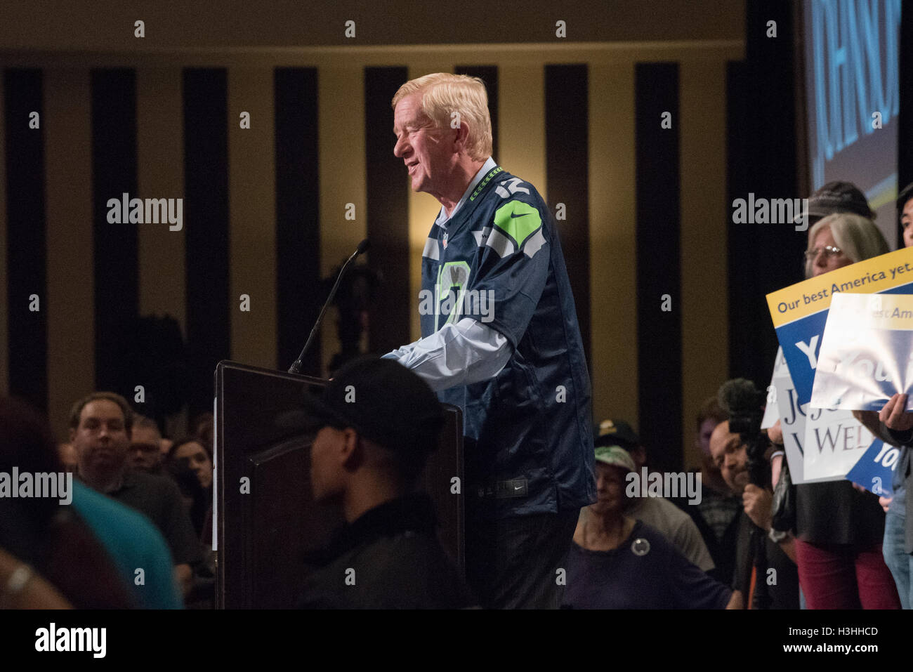 Vice Presidential candidate Governor Bill Weld speaks at the Johnson ...