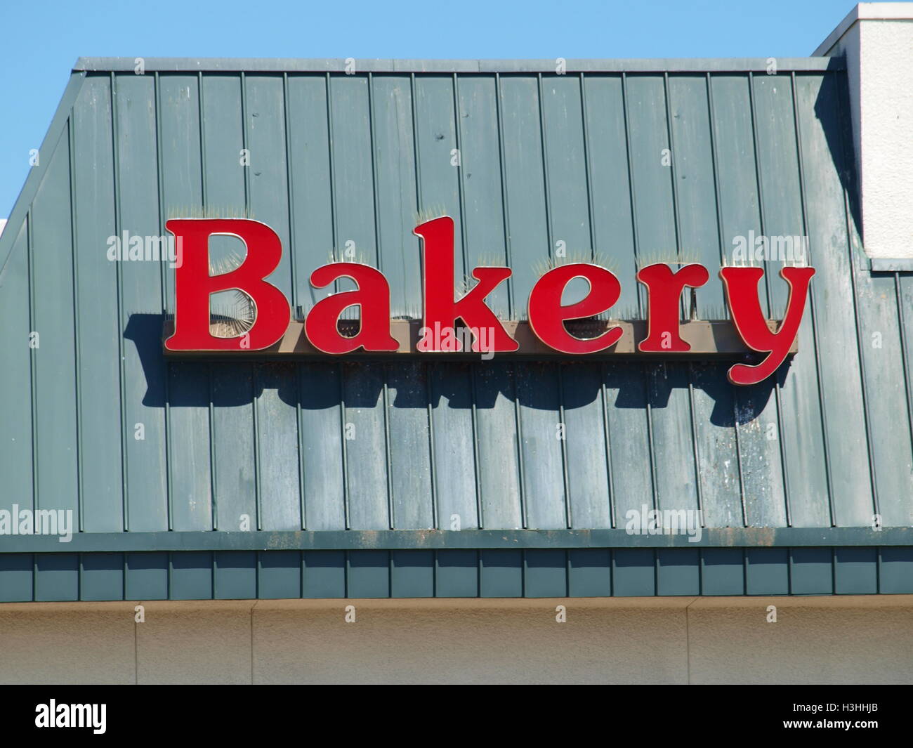 Closed Supermarket Signage Stock Photo - Alamy