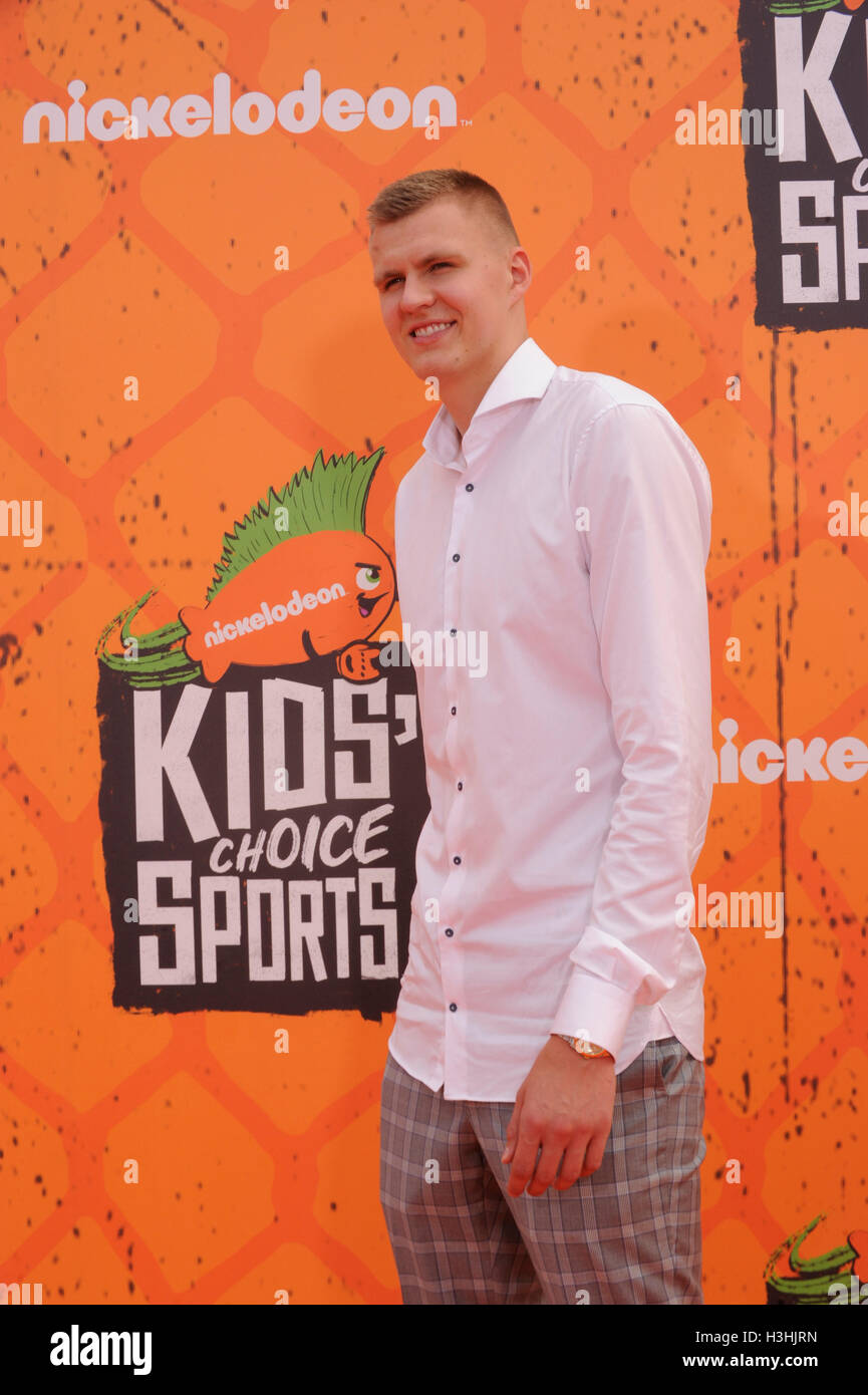 Kristaps Porzingis arrives at Nickelodeon 2016 Kids' Choice Sports ...