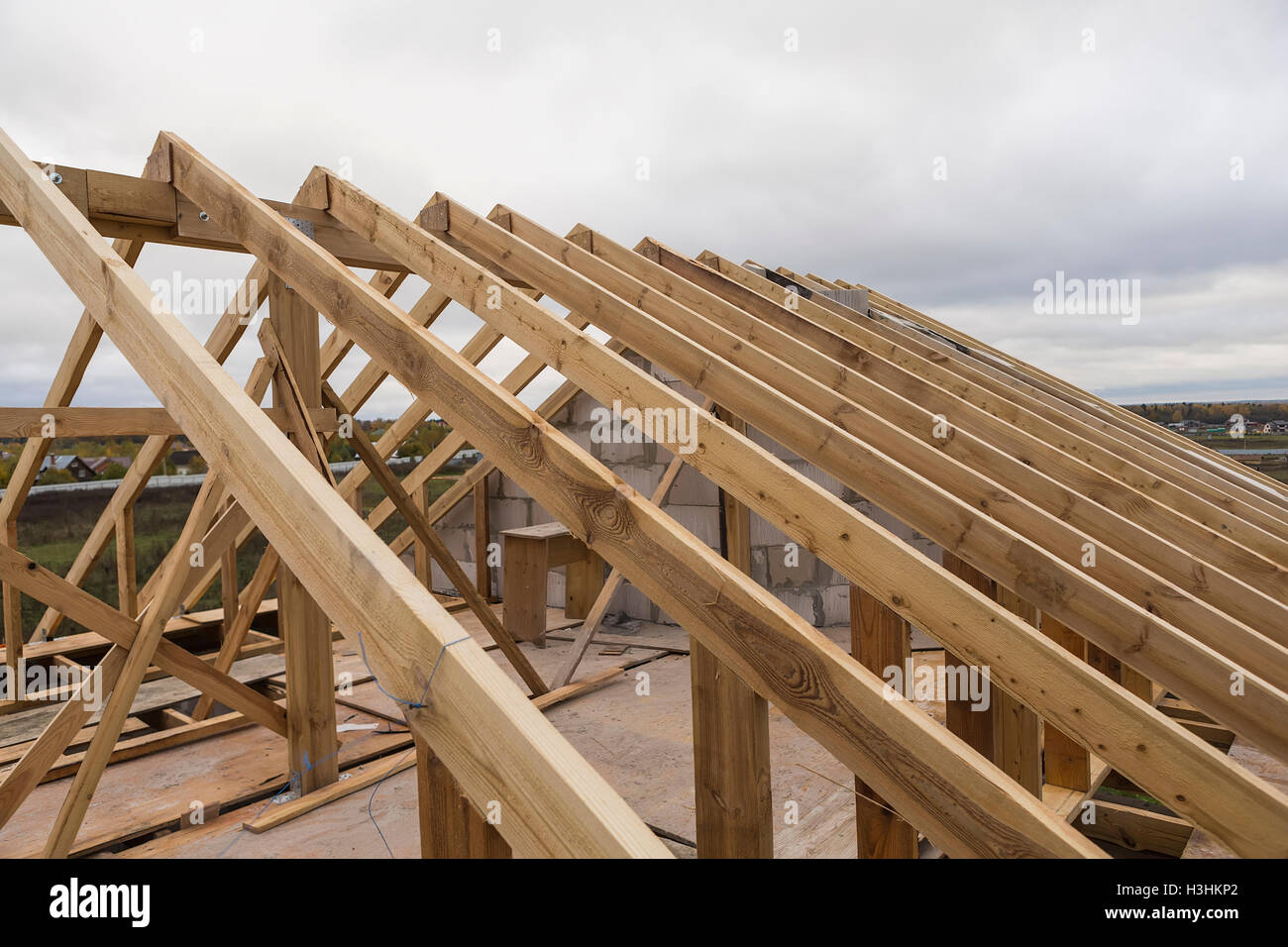 Girder truss wood hi-res stock photography and images - Alamy