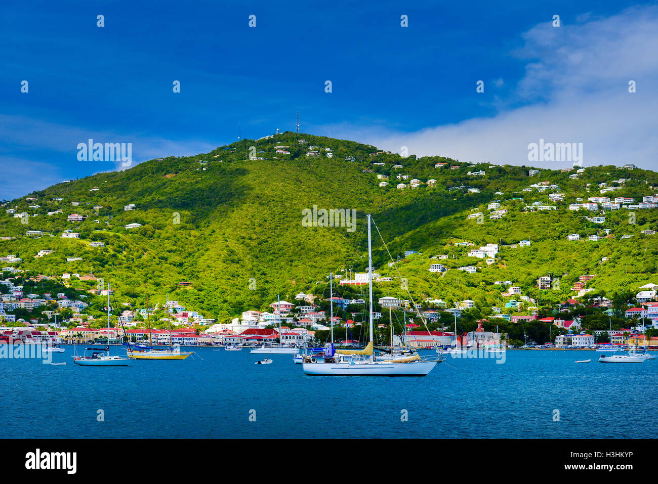 St maarten cruise pier hi-res stock photography and images - Alamy