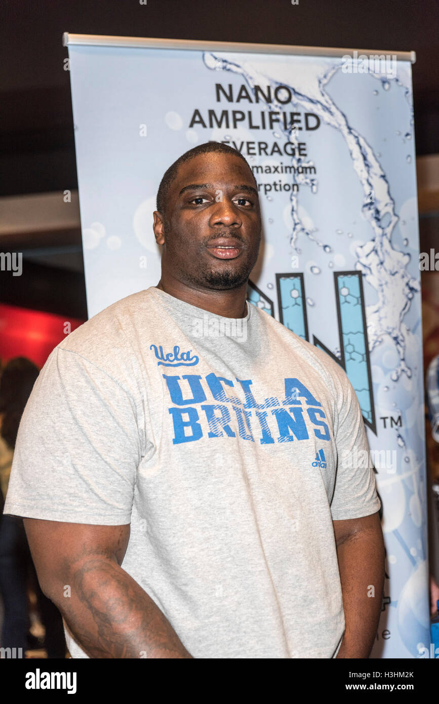 Donovan Carter arrives at Celebrity Connected 2016 Luxury Gifting Suite ...