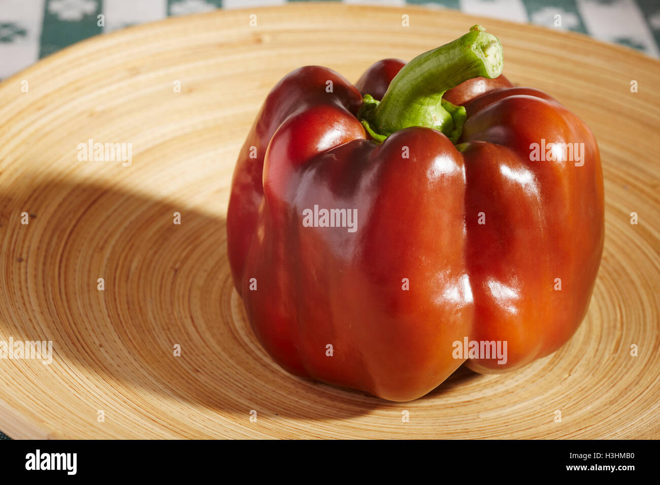 Ripe whole red bell pepper Stock Photo - Alamy