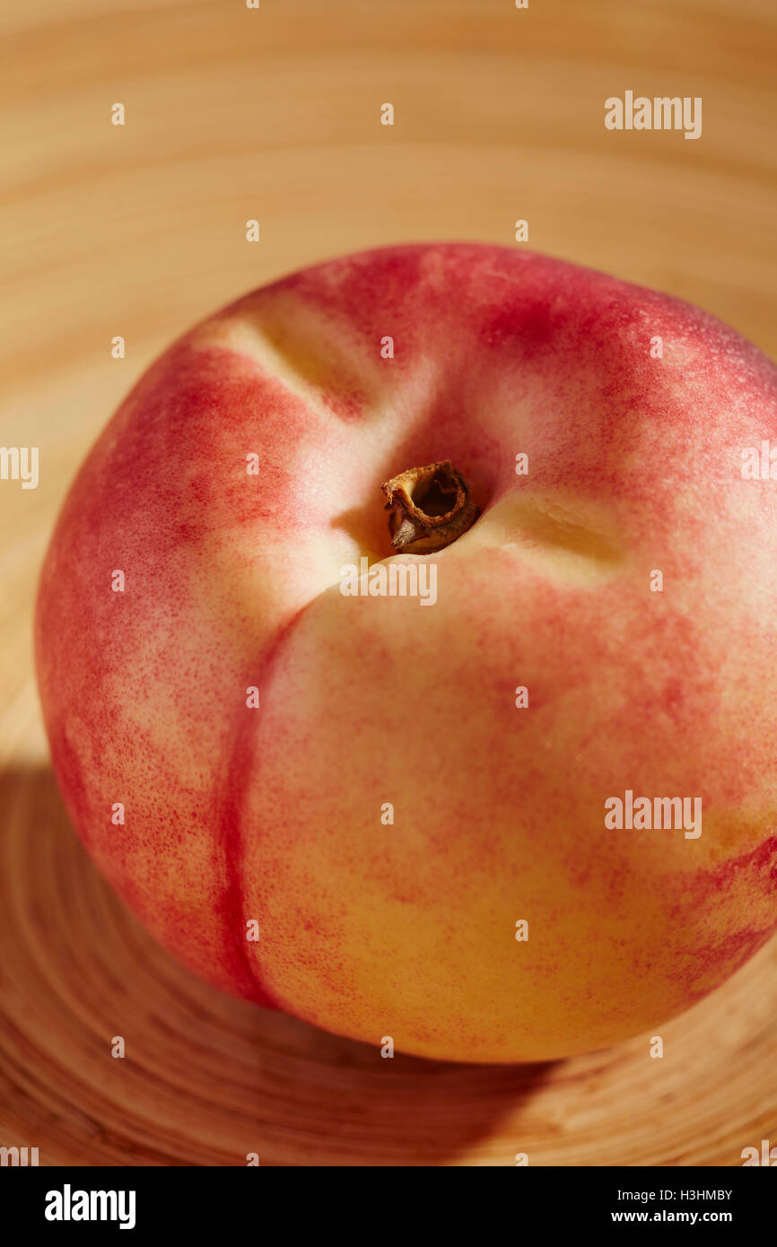 A single nectarine Stock Photo - Alamy