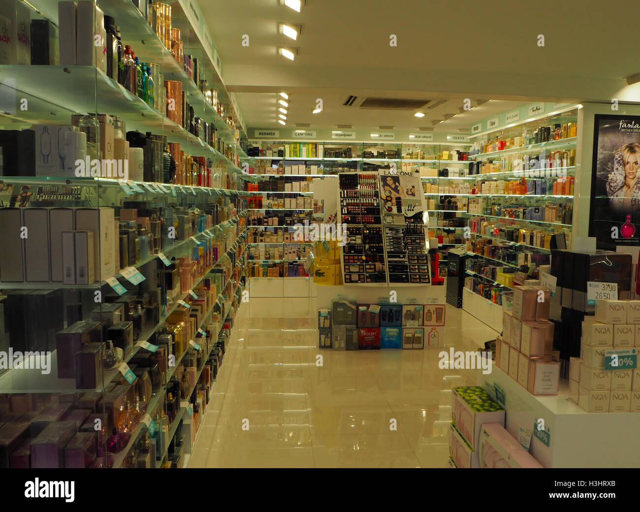 The perfume shop store hi-res stock photography and images - Alamy