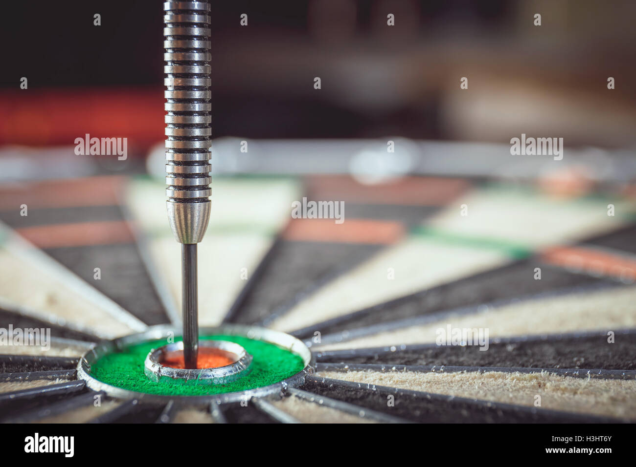 the darts in bull's eye, close up Stock Photo - Alamy