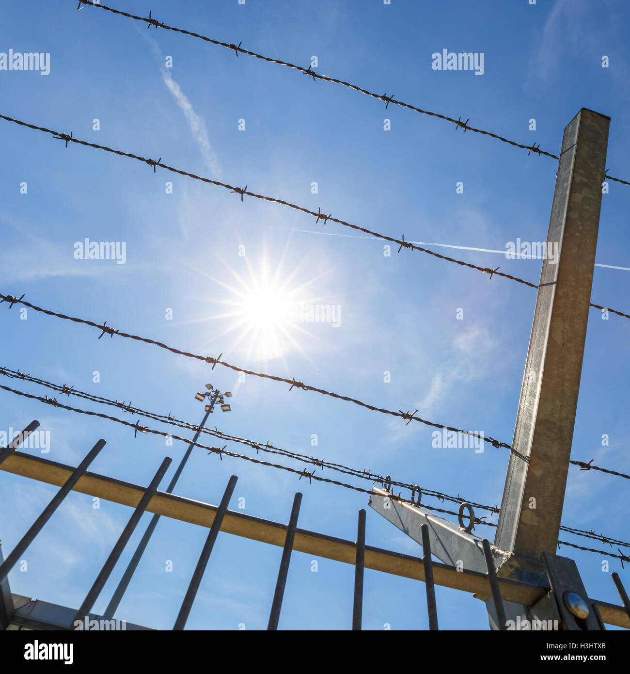 Barbed wire on railing hi-res stock photography and images - Alamy