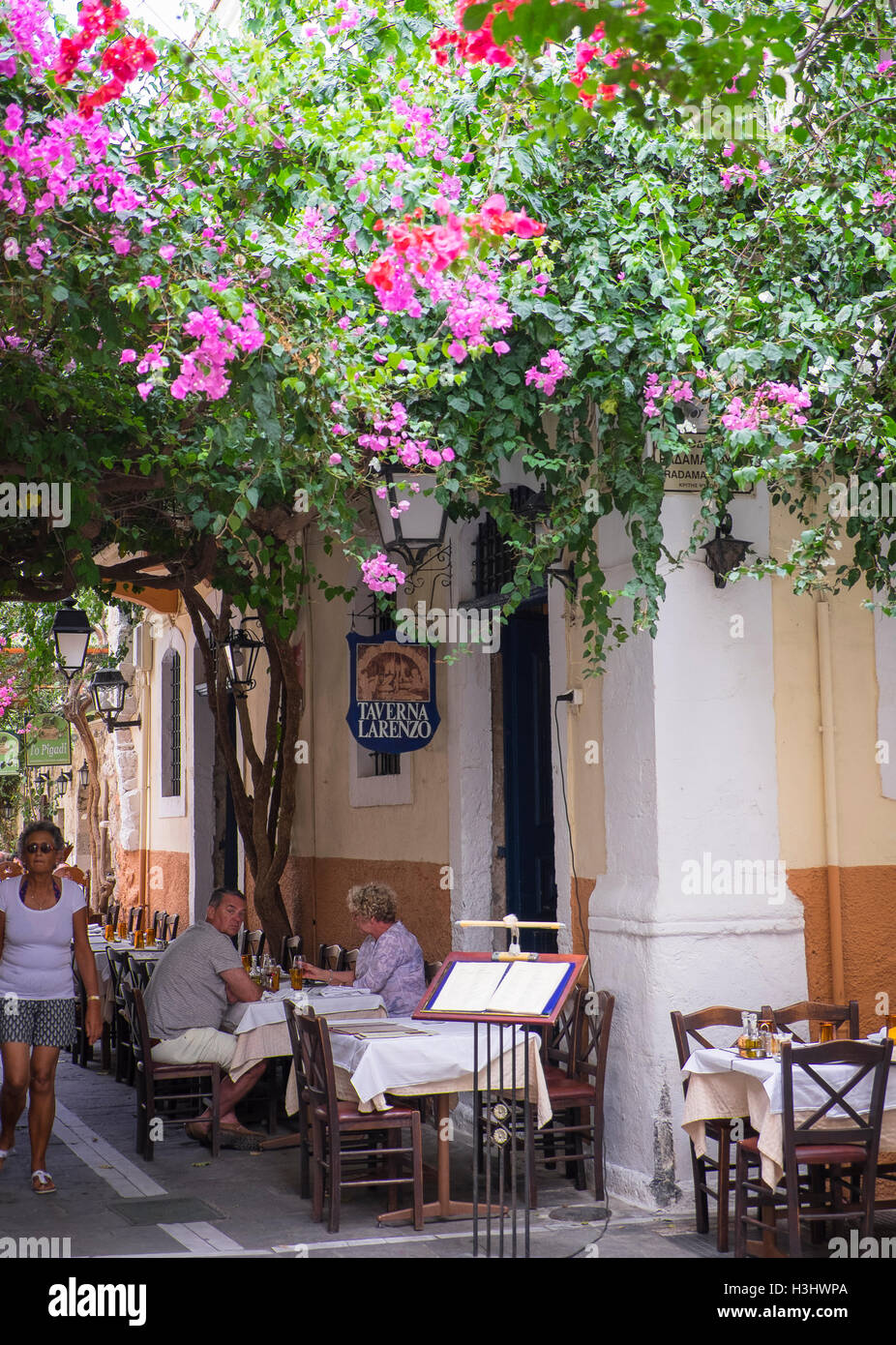 Eating out in crete hi-res stock photography and images - Alamy