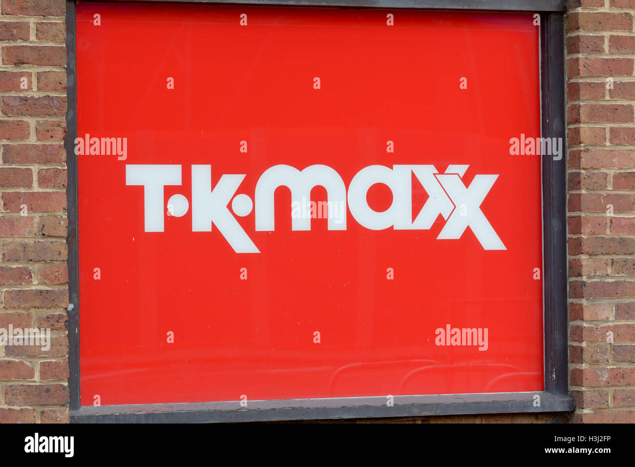Tk maxx store sign hi-res stock photography and images - Alamy