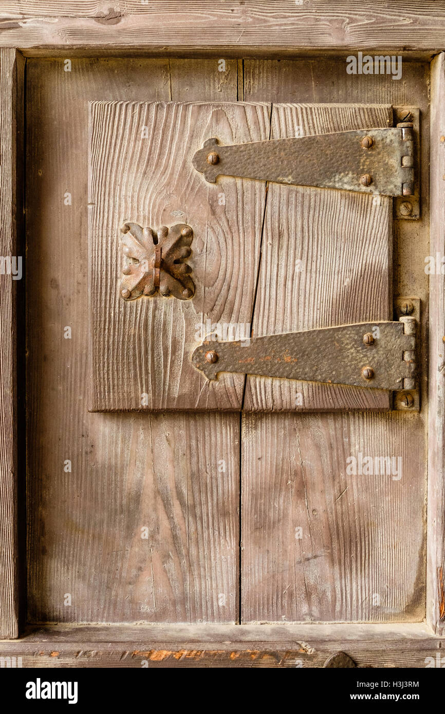 Wood door lock medieval hi-res stock photography and images - Alamy