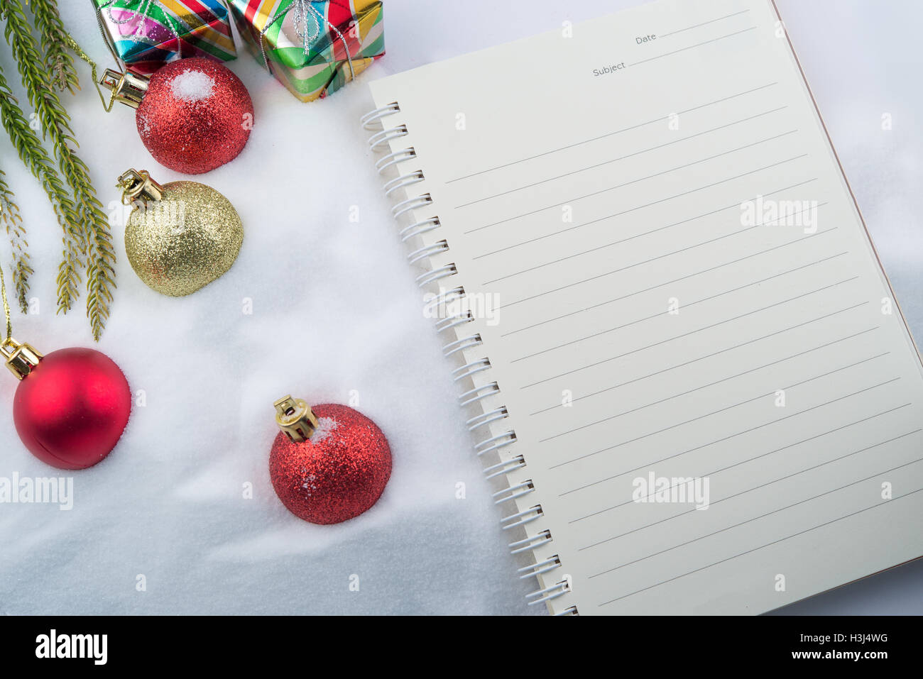 Snow white golden book hi-res stock photography and images - Alamy