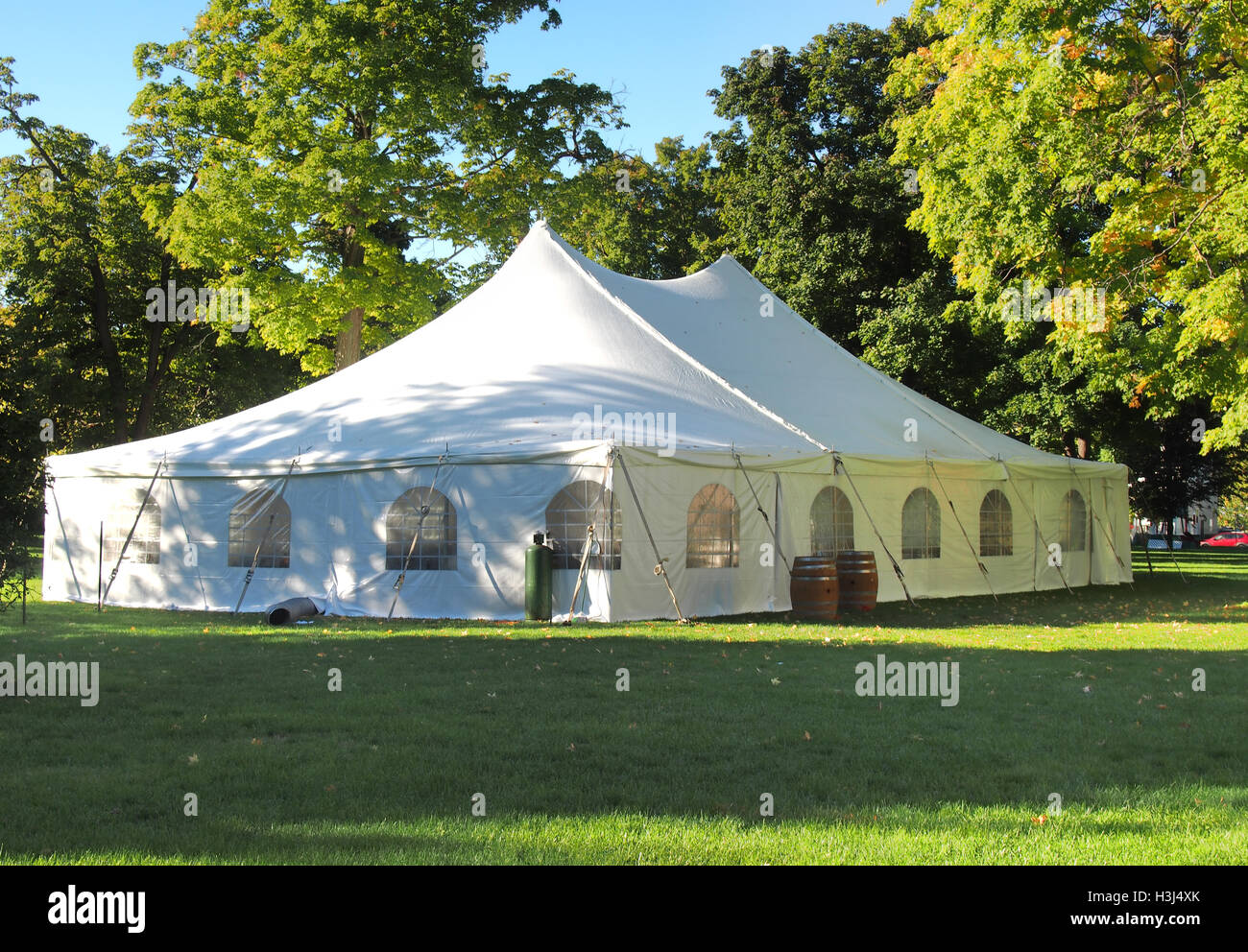 white rental tent Stock Photo - Alamy