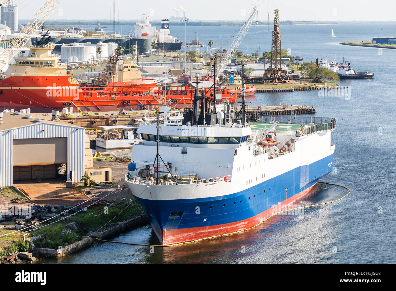 Heavy Industry in Tampa Bay Shipyard Stock Photo - Alamy