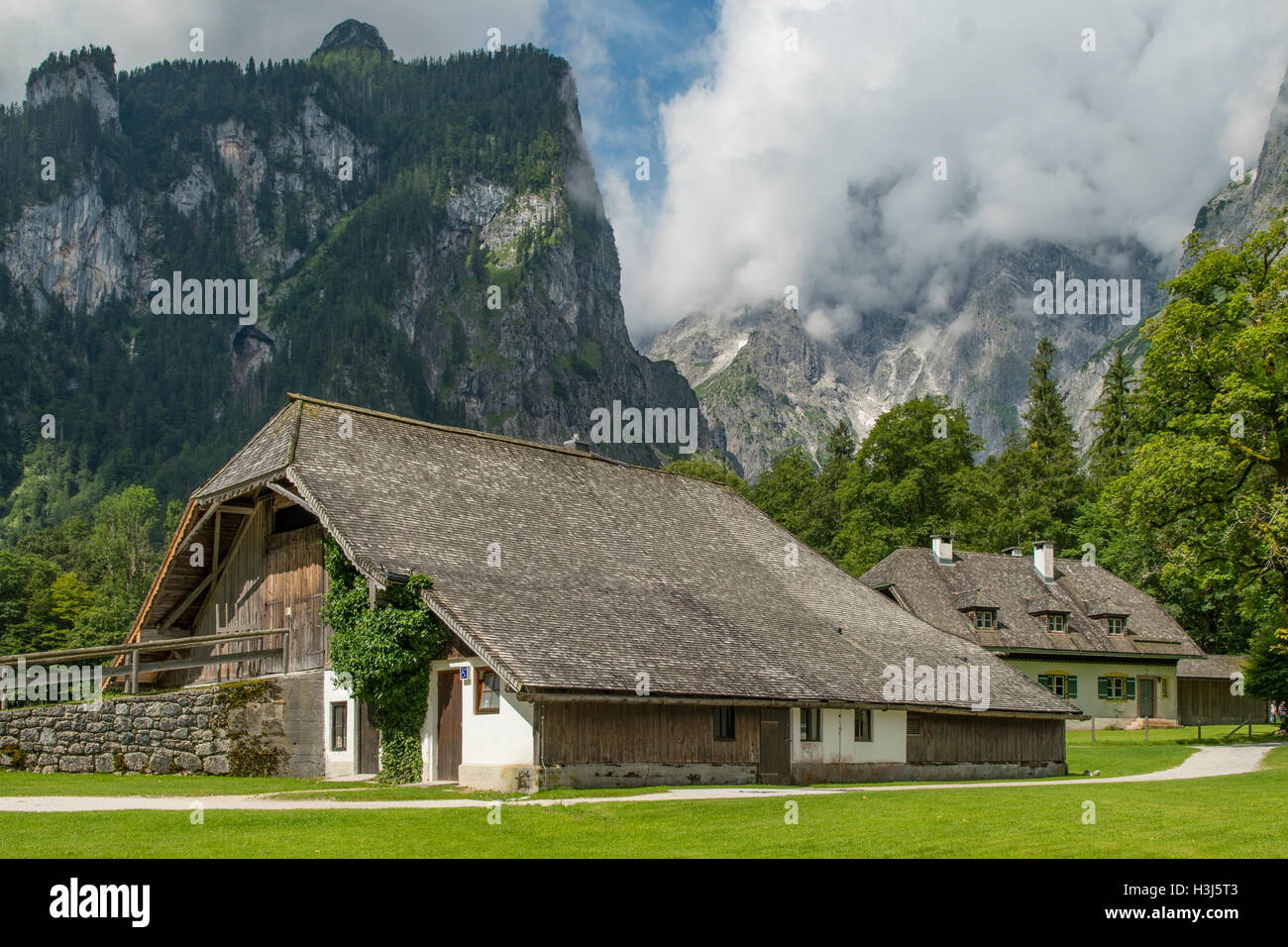 German barn hi-res stock photography and images - Alamy