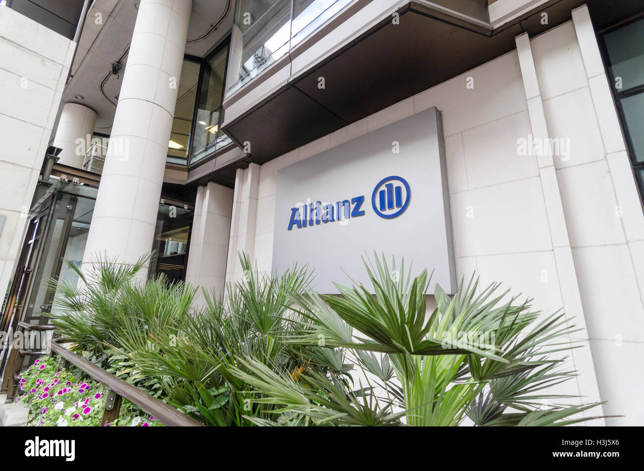 Allianz office logo hi-res stock photography and images - Alamy