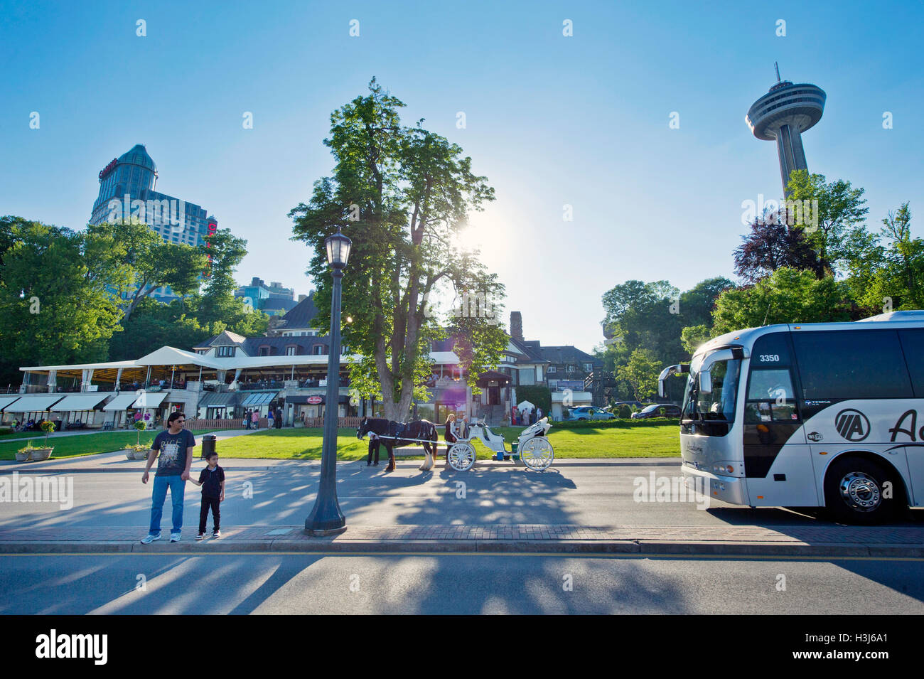 Niagara falls bus hi-res stock photography and images - Alamy