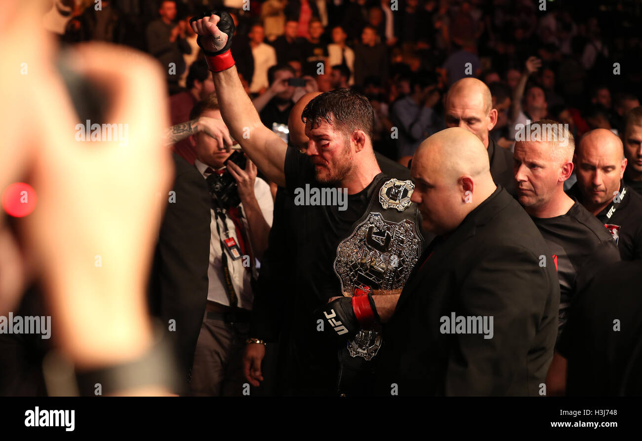 He beat dan henderson hi-res stock photography and images - Alamy
