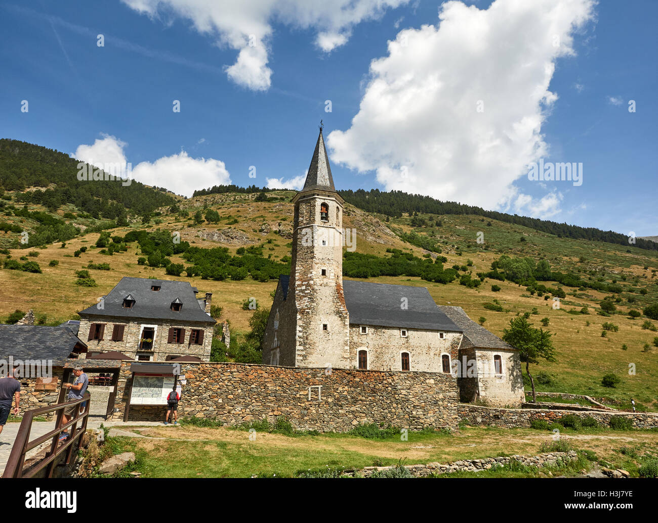 Catalan romanesque architecture hi-res stock photography and images - Alamy
