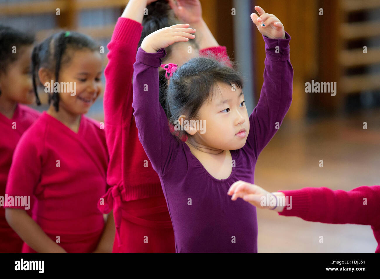 Ethnic mix of children at dance school Stock Photo - Alamy