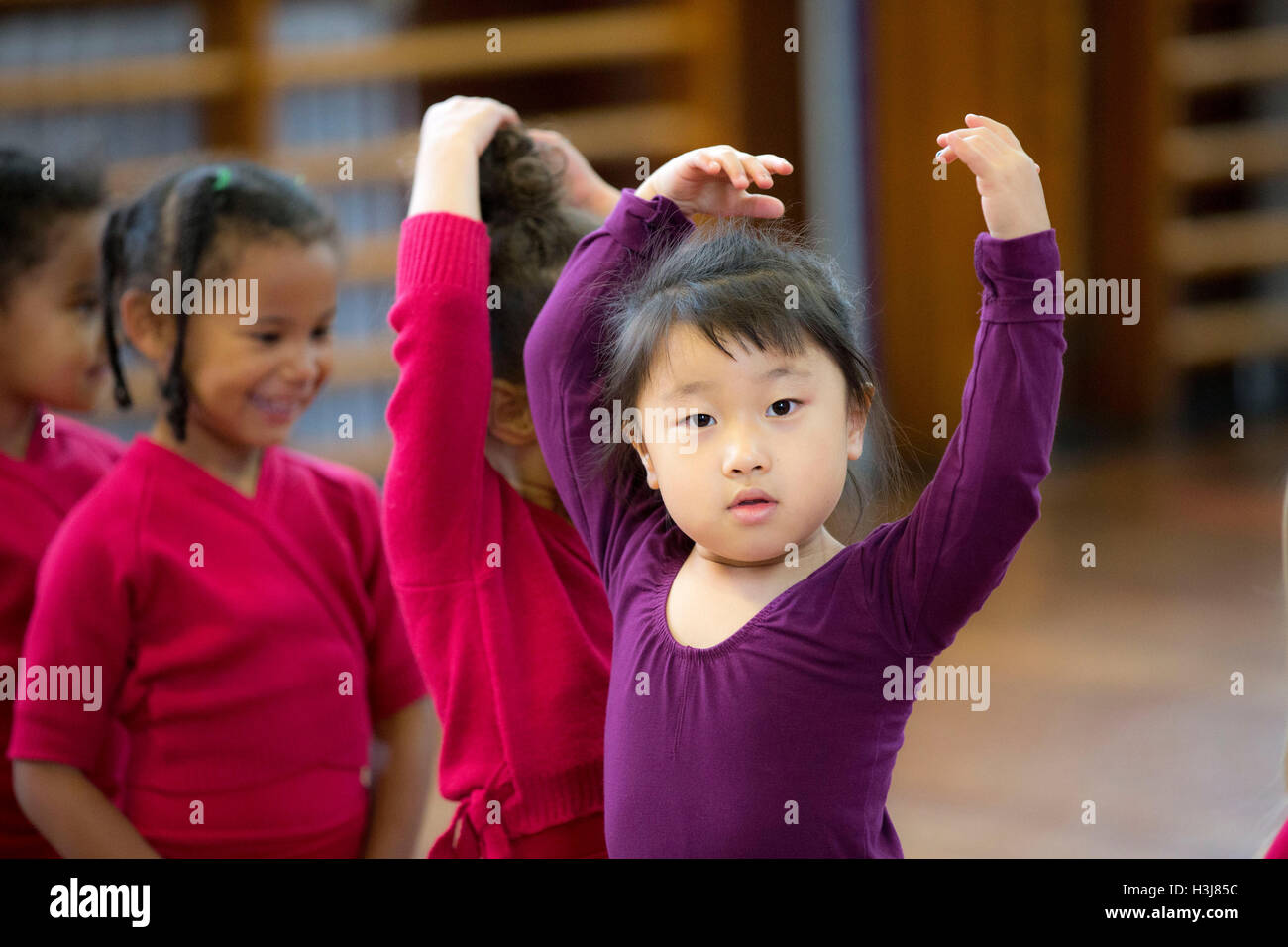 Child ballet pose hi-res stock photography and images - Alamy