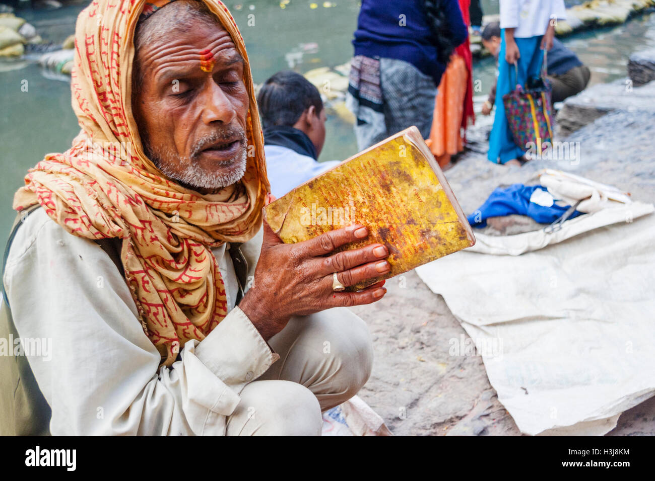 Brahmin performing puja by Bagmati river at Pashupatinath temple ...