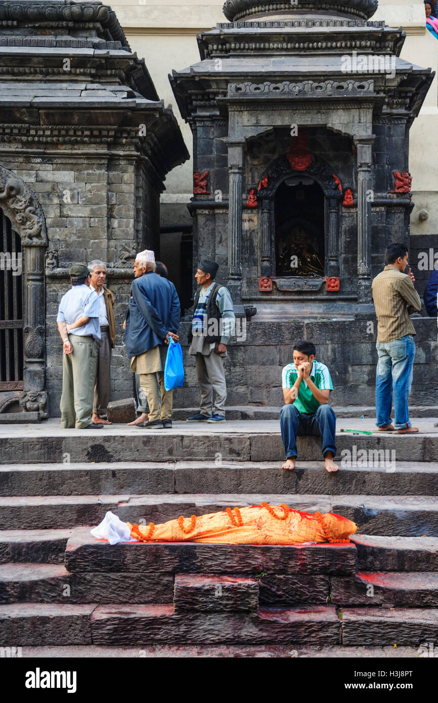 Hindu funeral at Pashupatinath temple, Kathmandu, Nepal Stock Photo - Alamy
