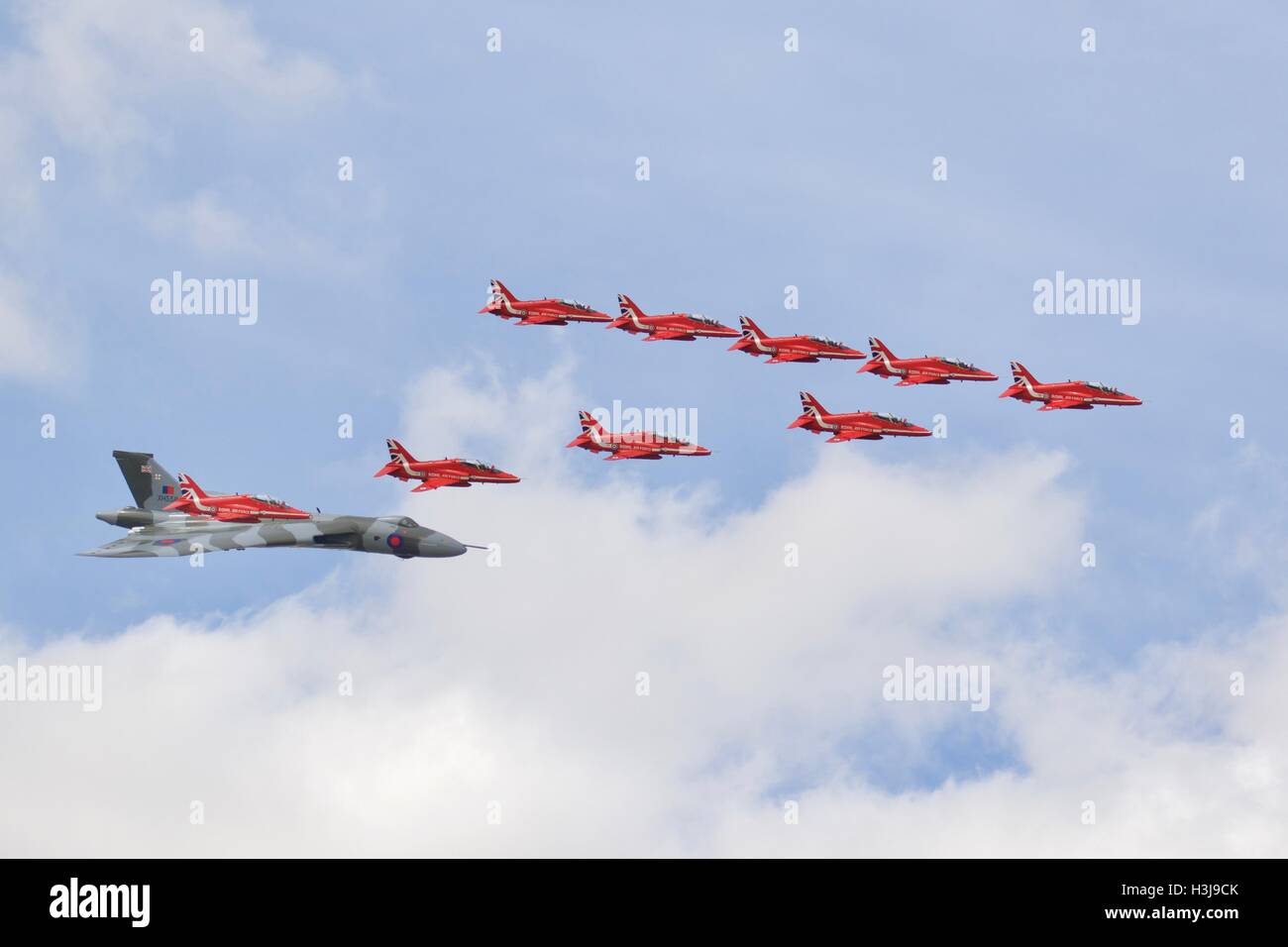 Red arrows with vulcan hi-res stock photography and images - Alamy