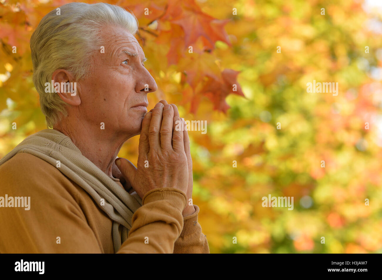 Sad elderly man outdoors Stock Photo - Alamy
