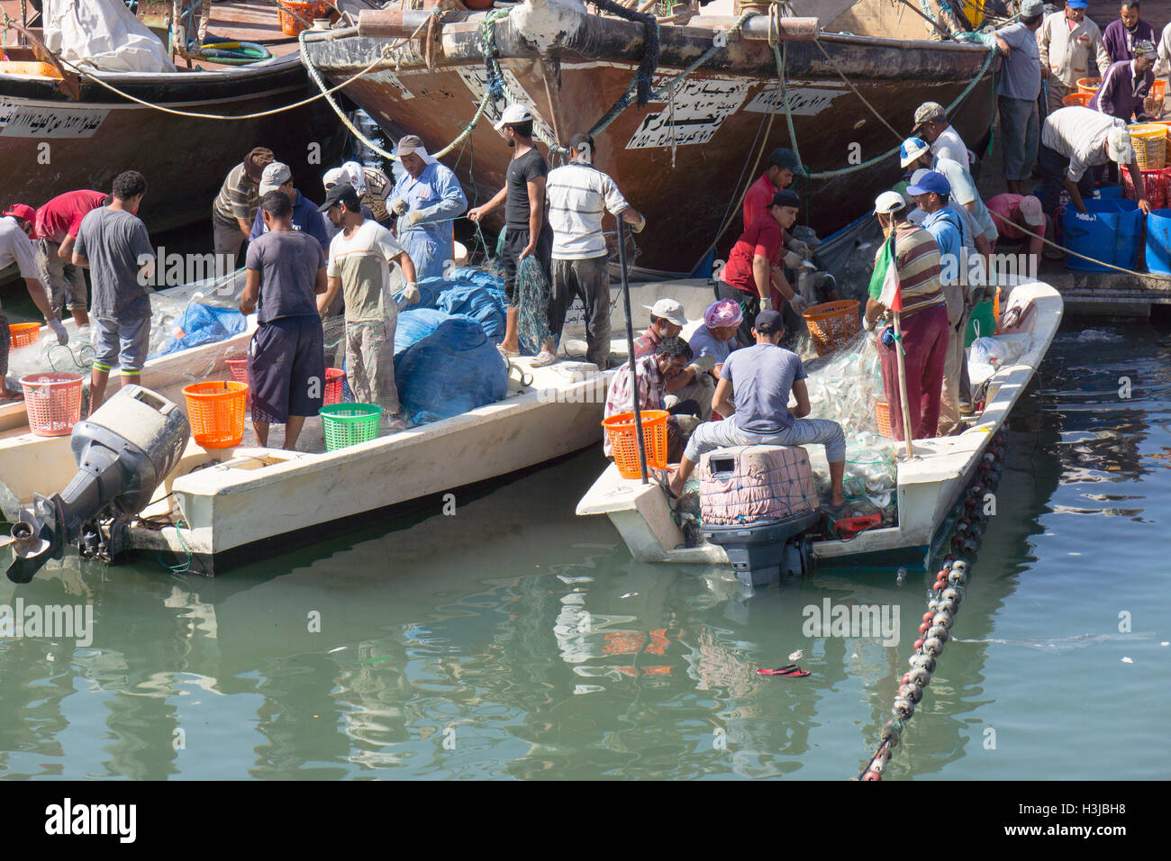 Kuwait fishing boats hi-res stock photography and images - Alamy