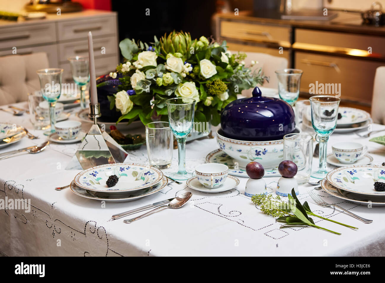 Beautifully decorated table in restaurant hi-res stock photography and ...