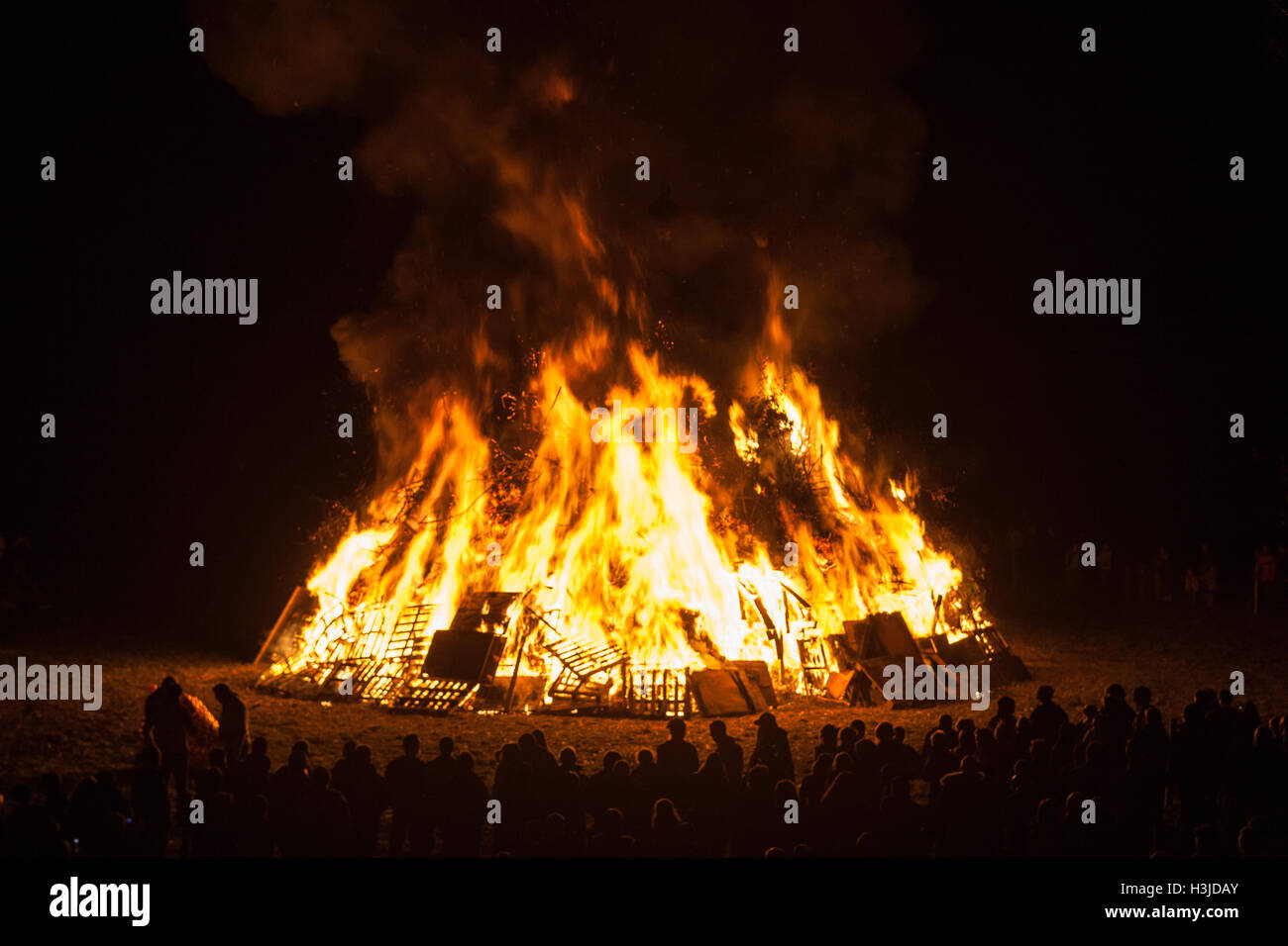 Guy fawkes barrel hi-res stock photography and images - Alamy