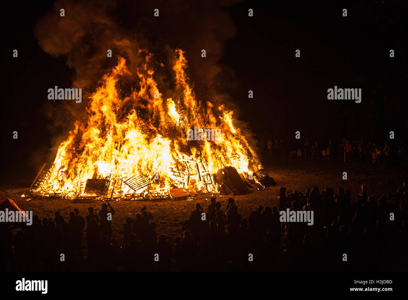 Bonfire Night, believed to be Europe's largest bonfire at Guy Fawkes ...