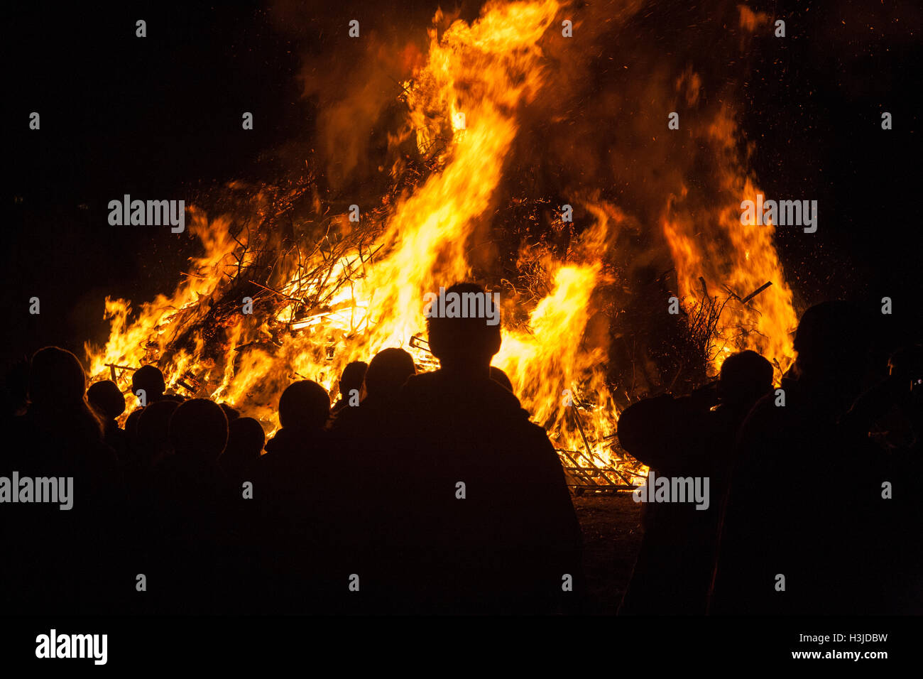 Bonfire Night, believed to be Europe's largest bonfire at Guy Fawkes ...