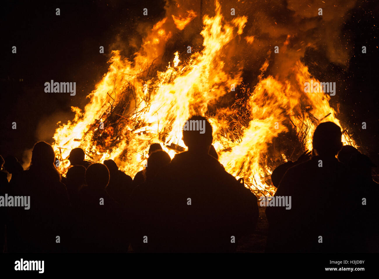 Bonfire Night, believed to be Europe's largest bonfire at Guy Fawkes ...