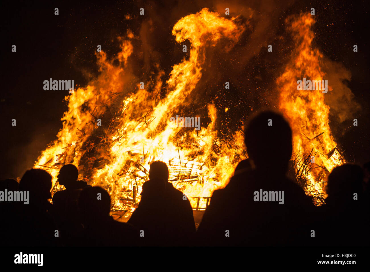 Bonfire Night, believed to be Europe's largest bonfire at Guy Fawkes ...
