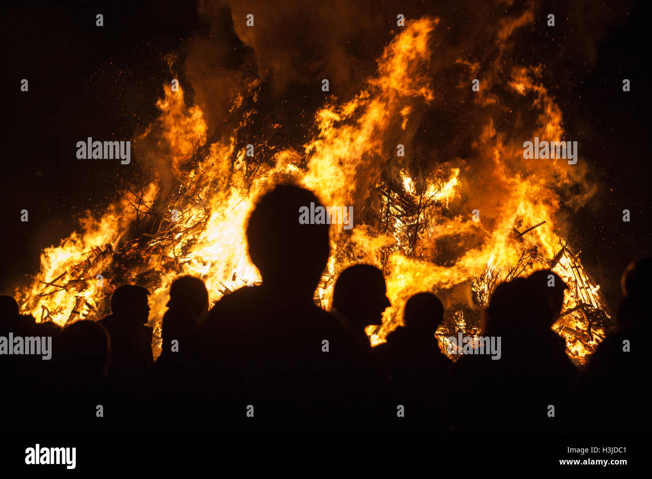 Bonfire Night, believed to be Europe's largest bonfire at Guy Fawkes ...
