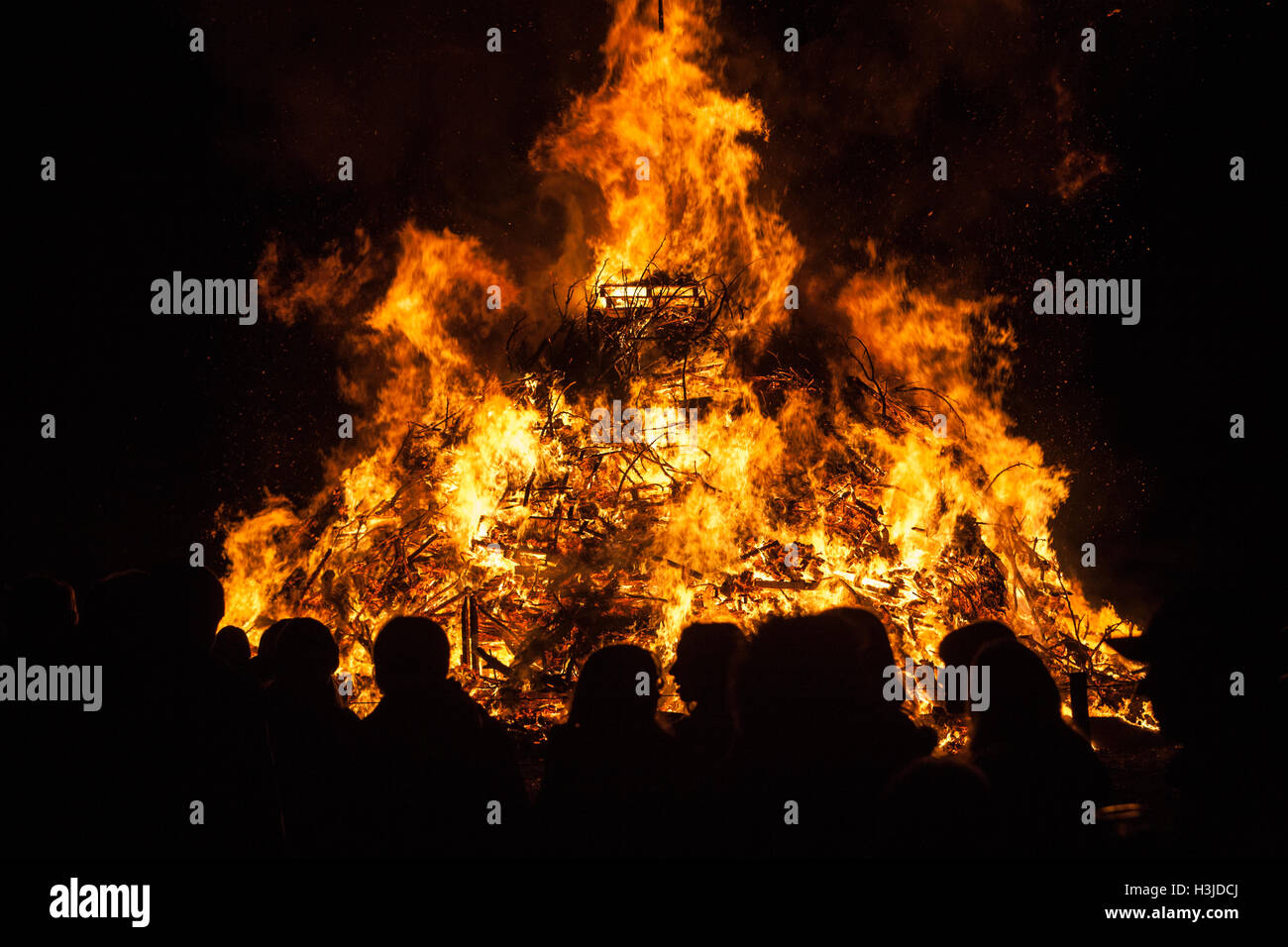 Bonfire Night, believed to be Europe's largest bonfire at Guy Fawkes ...