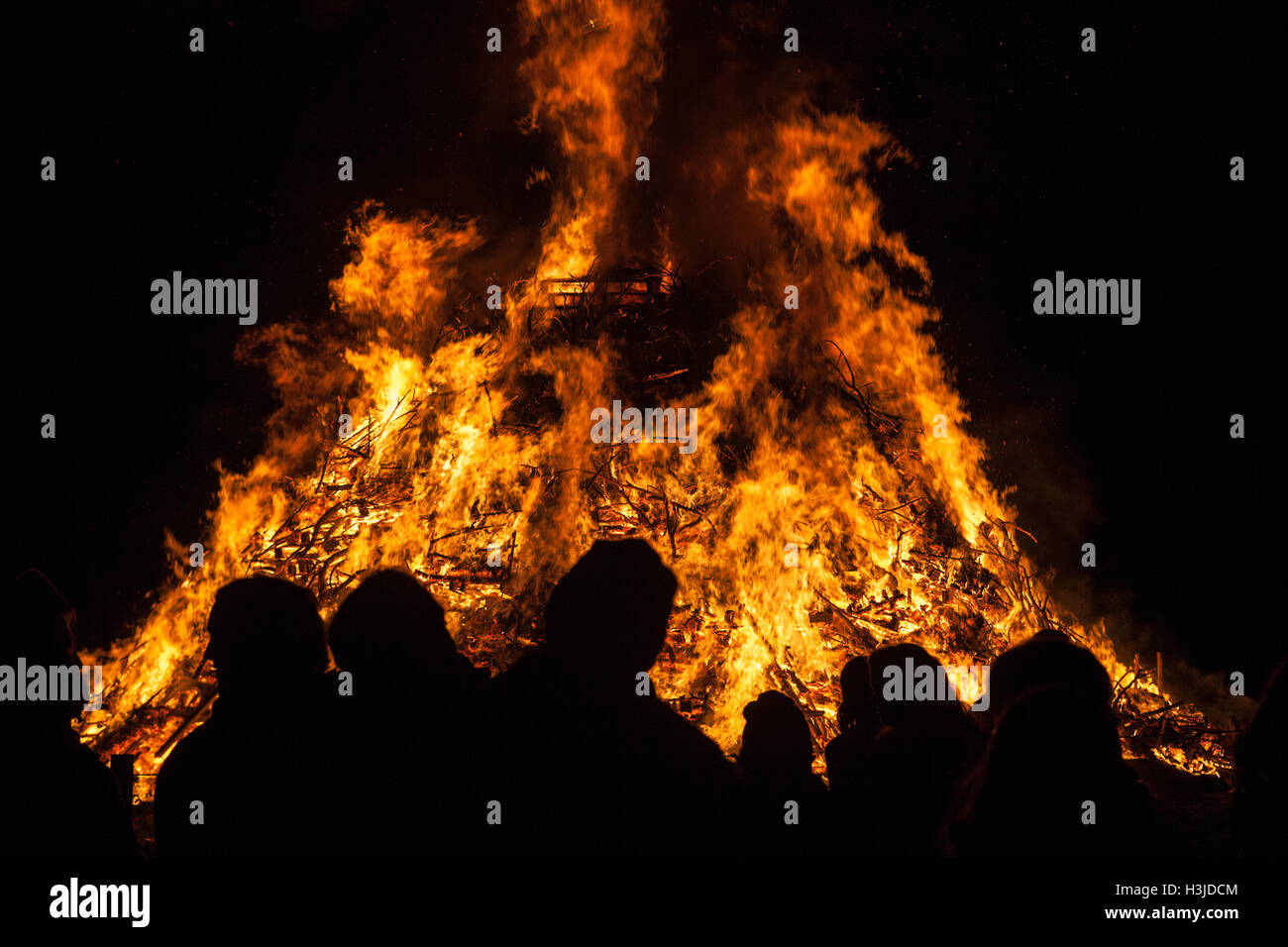 Bonfire Night, believed to be Europe's largest bonfire at Guy Fawkes ...