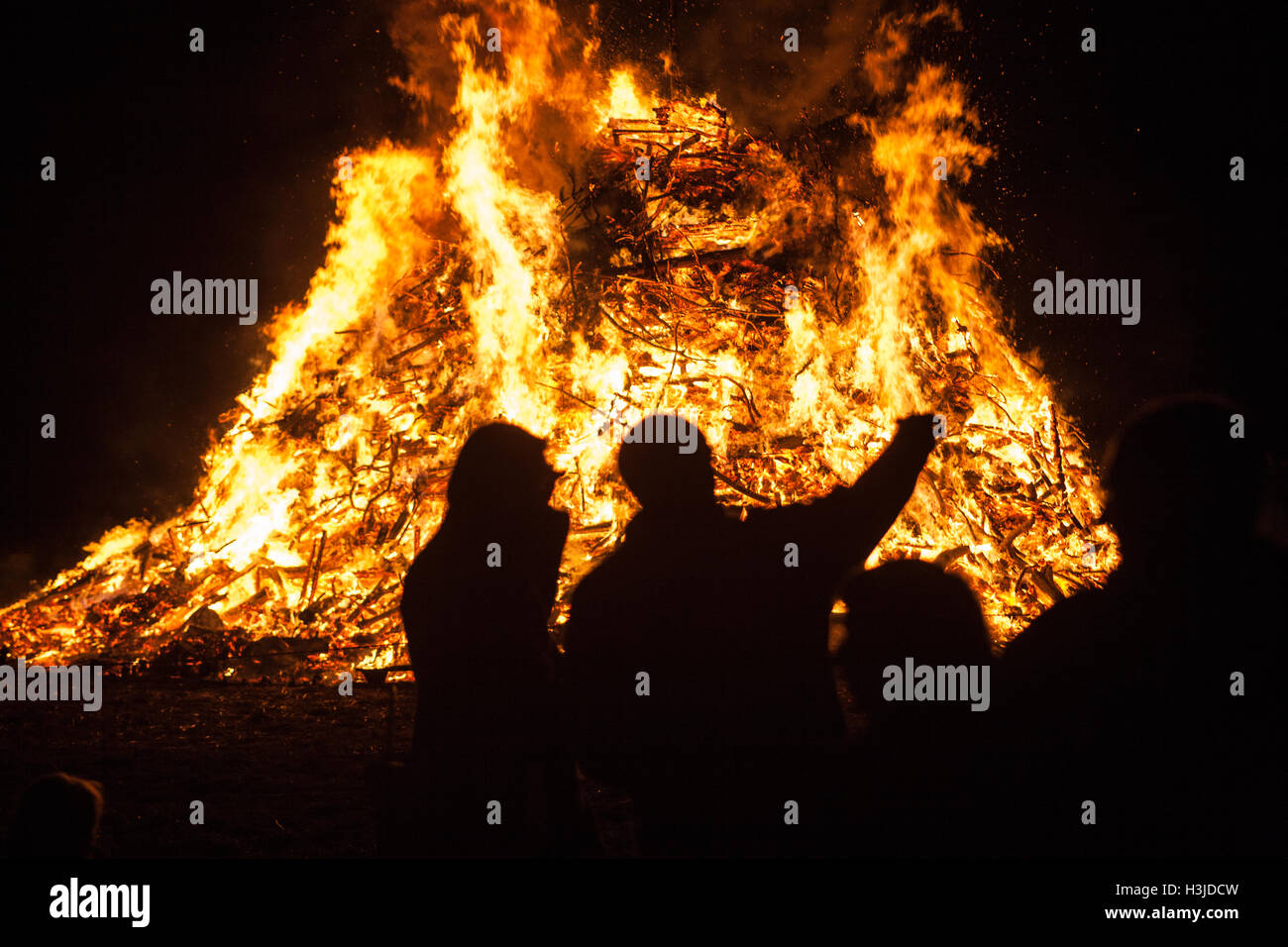 Bonfire Night, believed to be Europe's largest bonfire at Guy Fawkes ...