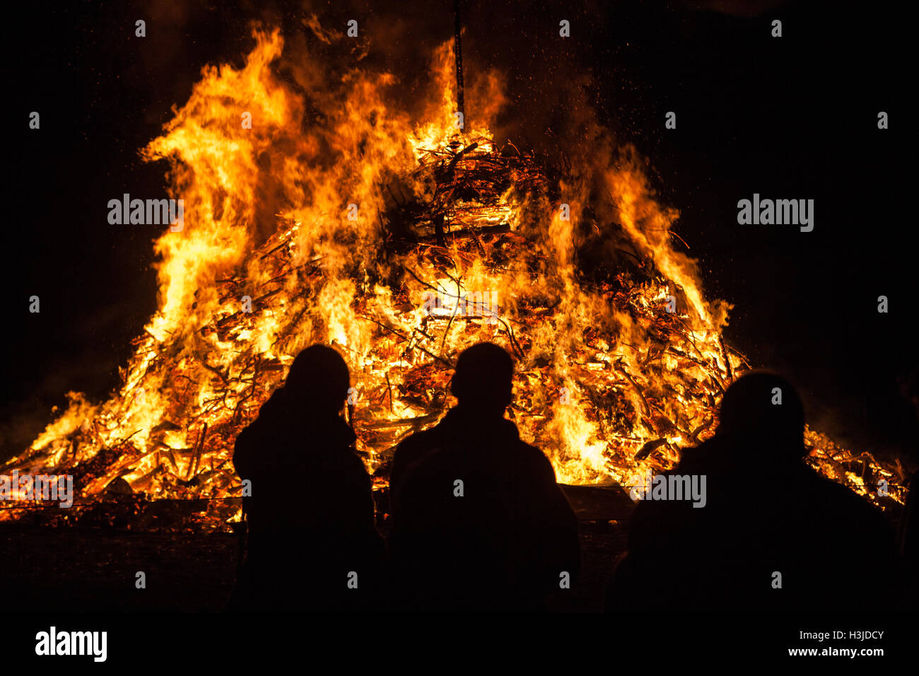 Bonfire Night, believed to be Europe's largest bonfire at Guy Fawkes ...
