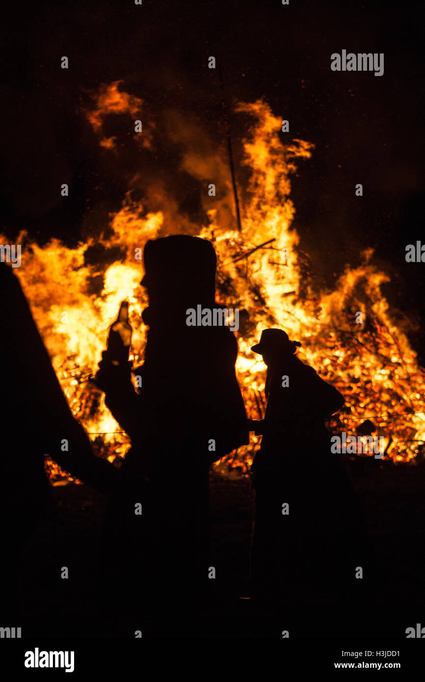Bonfire Night, believed to be Europe's largest bonfire at Guy Fawkes ...