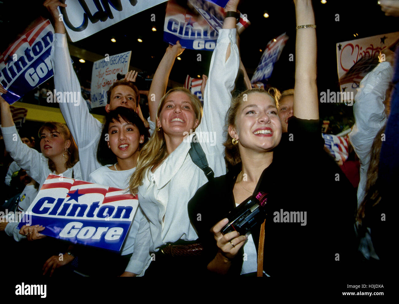 Ohio governor signs hi-res stock photography and images - Alamy