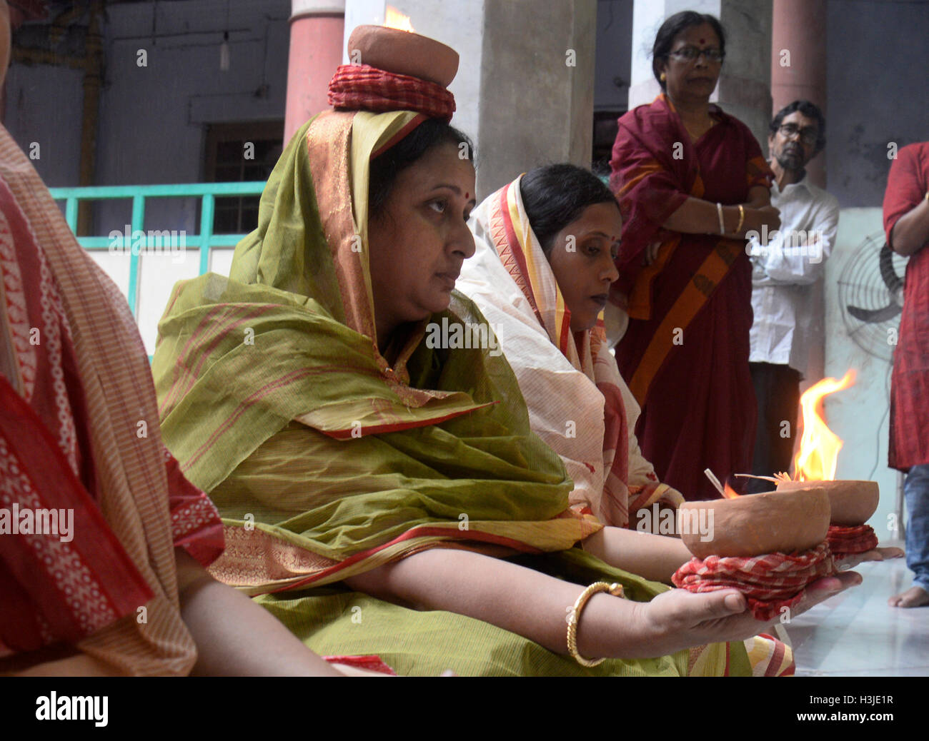 Bengali married women hi-res stock photography and images - Alamy