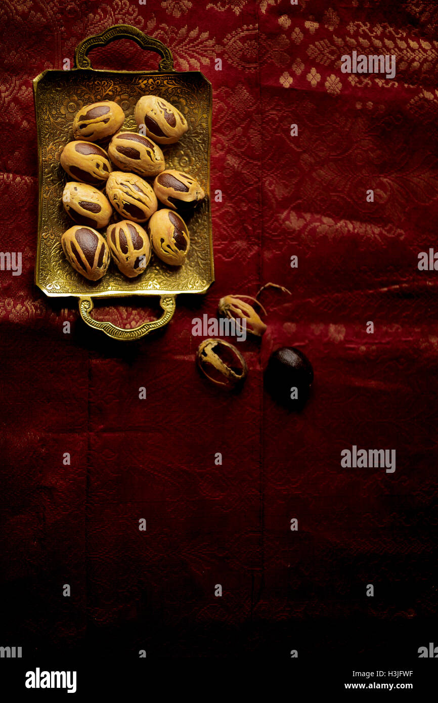Nutmeg and Mace Stock Photo - Alamy