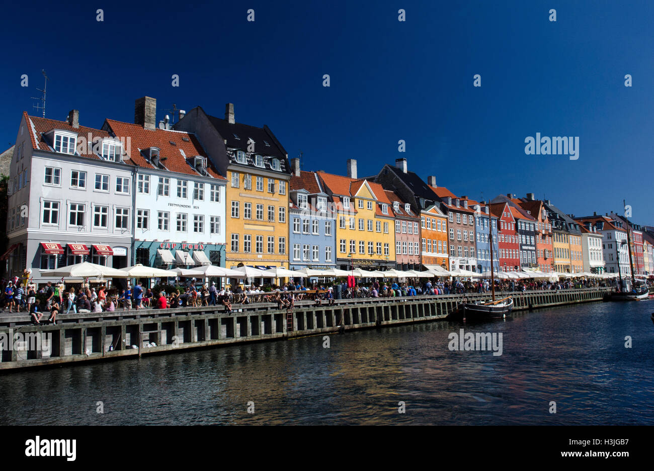 Nyhavn harbour copenhagen denmark hi-res stock photography and images ...