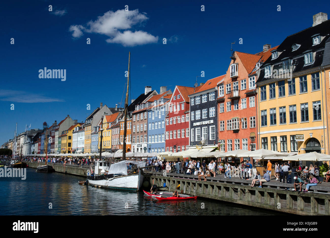 Nyhavn harbour copenhagen denmark hi-res stock photography and images ...