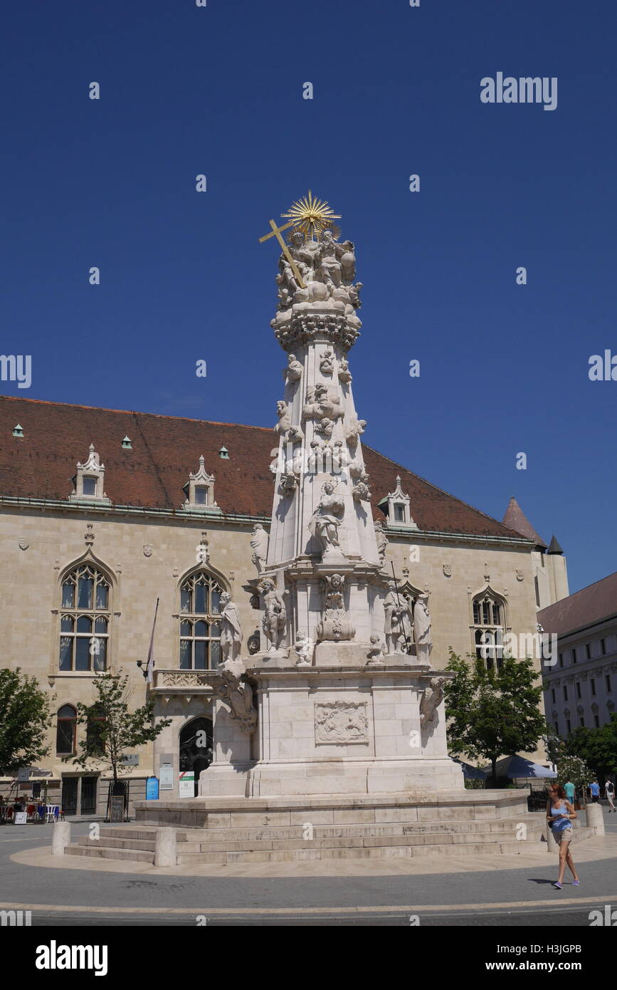 Szentharomsag ter (Square) with its replica statue of the Holy Trinity ...